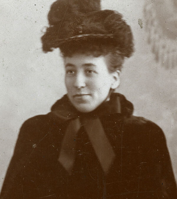 Laura Sargent P01561 600x800px - La Biblioteca Mary Baker Eddy